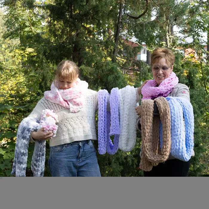 Sormineulottu Puffy-kaulahuivi | Puffy Color - Lankamaailma